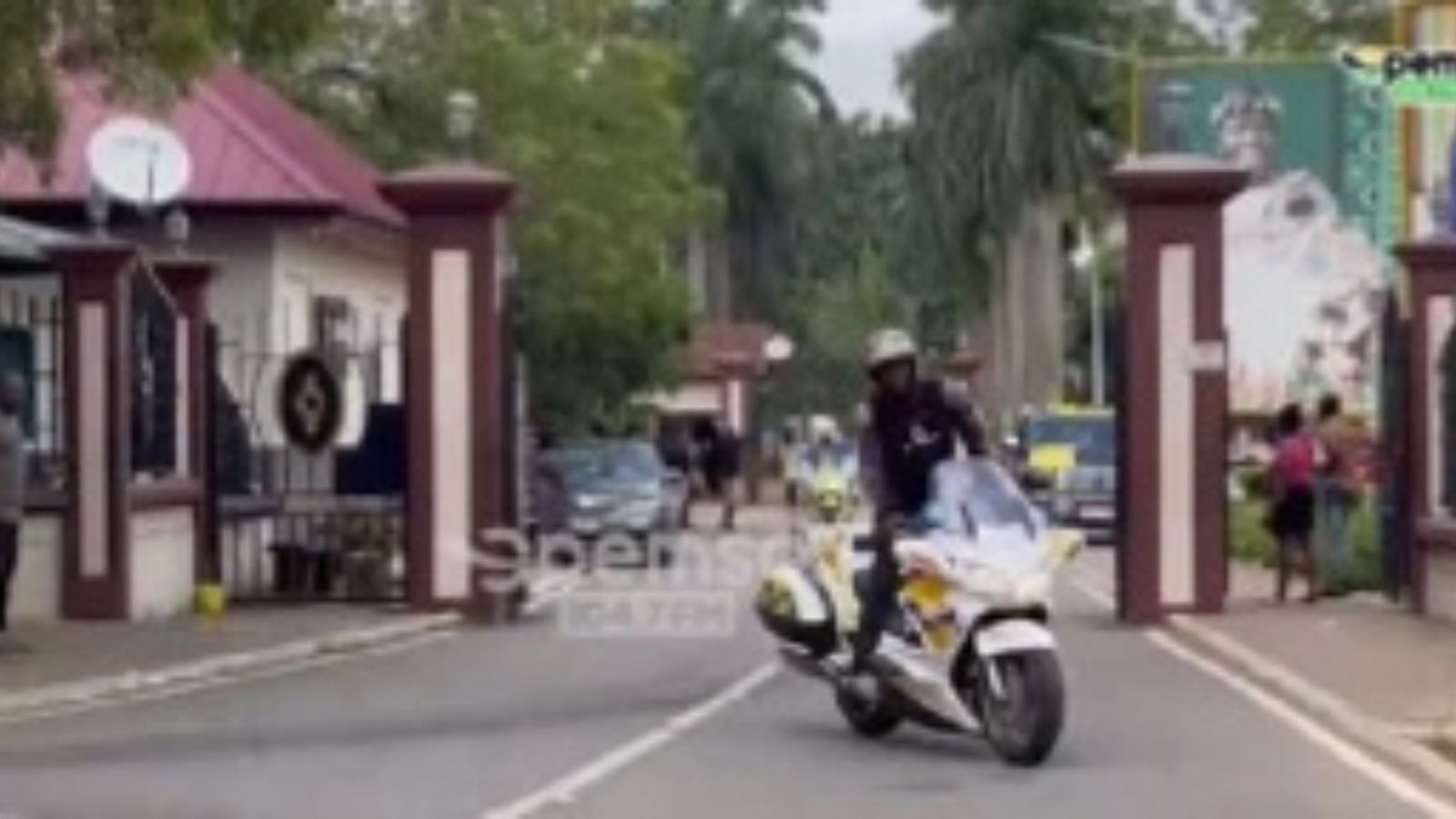 Asantehene Heads For Berekumhene Funeral In Grand Style ...